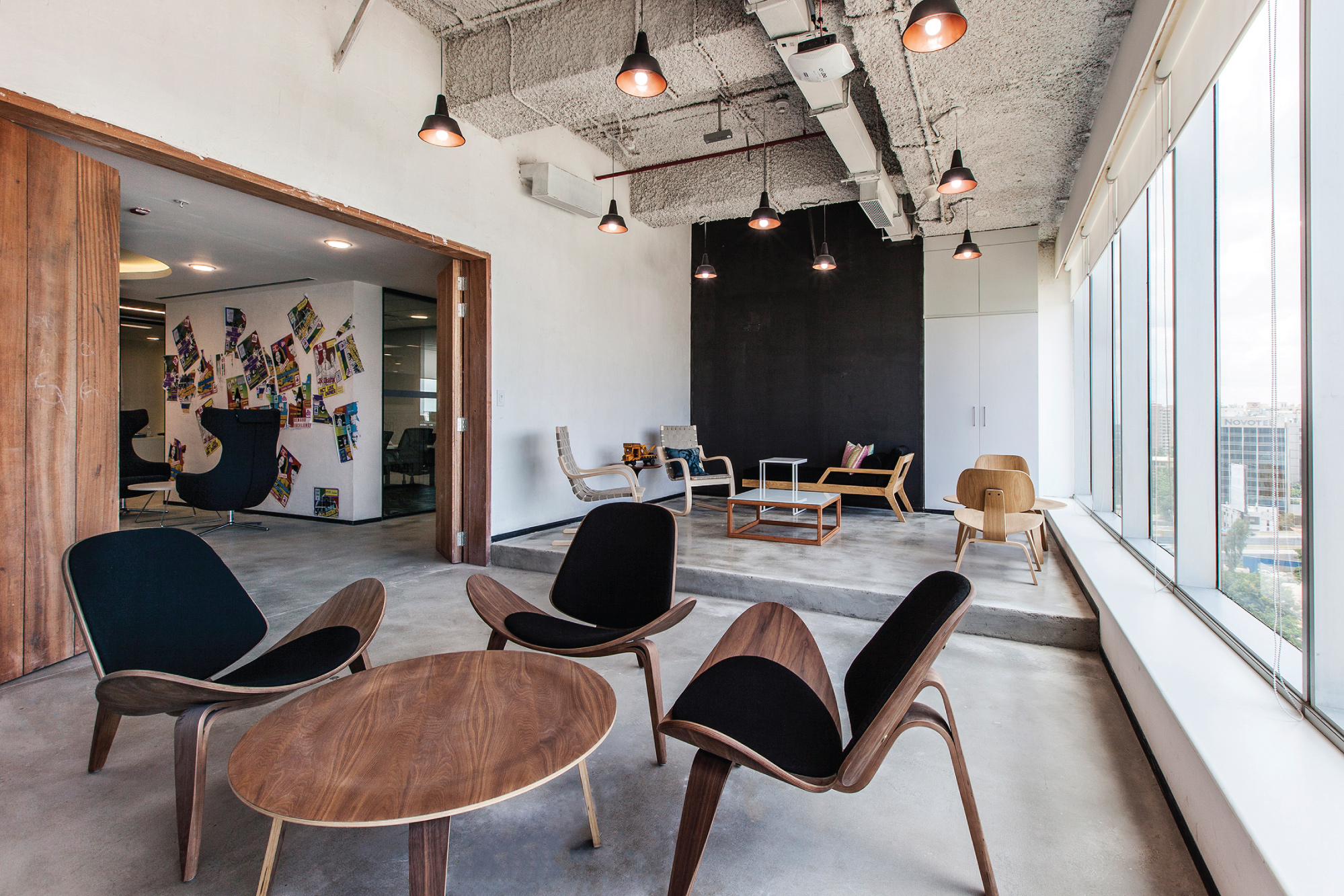 Collaboration Space: Redefining the Modern Workplace
