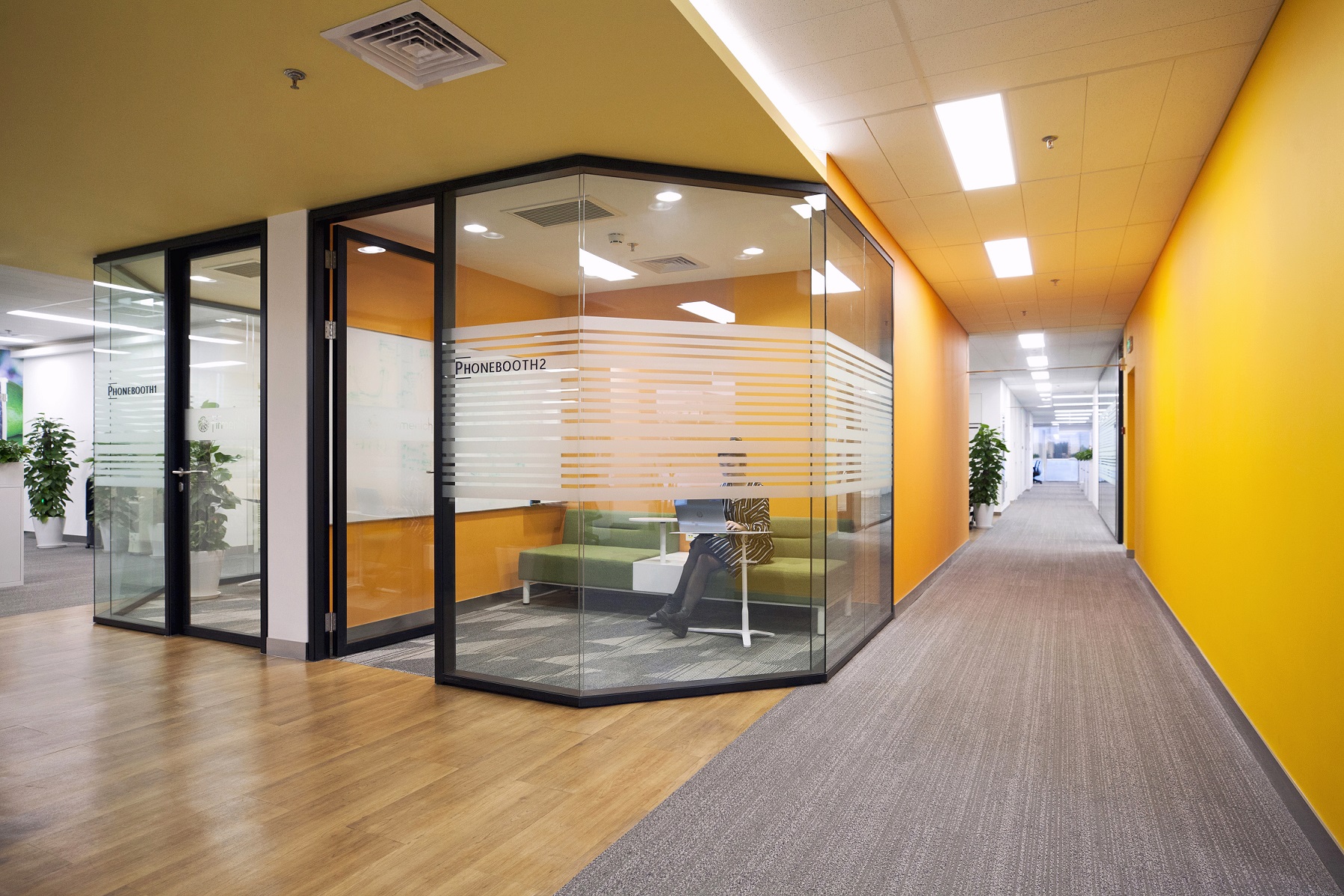 Studio Office Design: Enhancing Firmenich's Creative Space